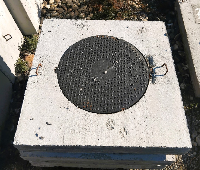 Capac camin din beton cu rama din fonta de 12.5 tone –120x120x10 :: www ...